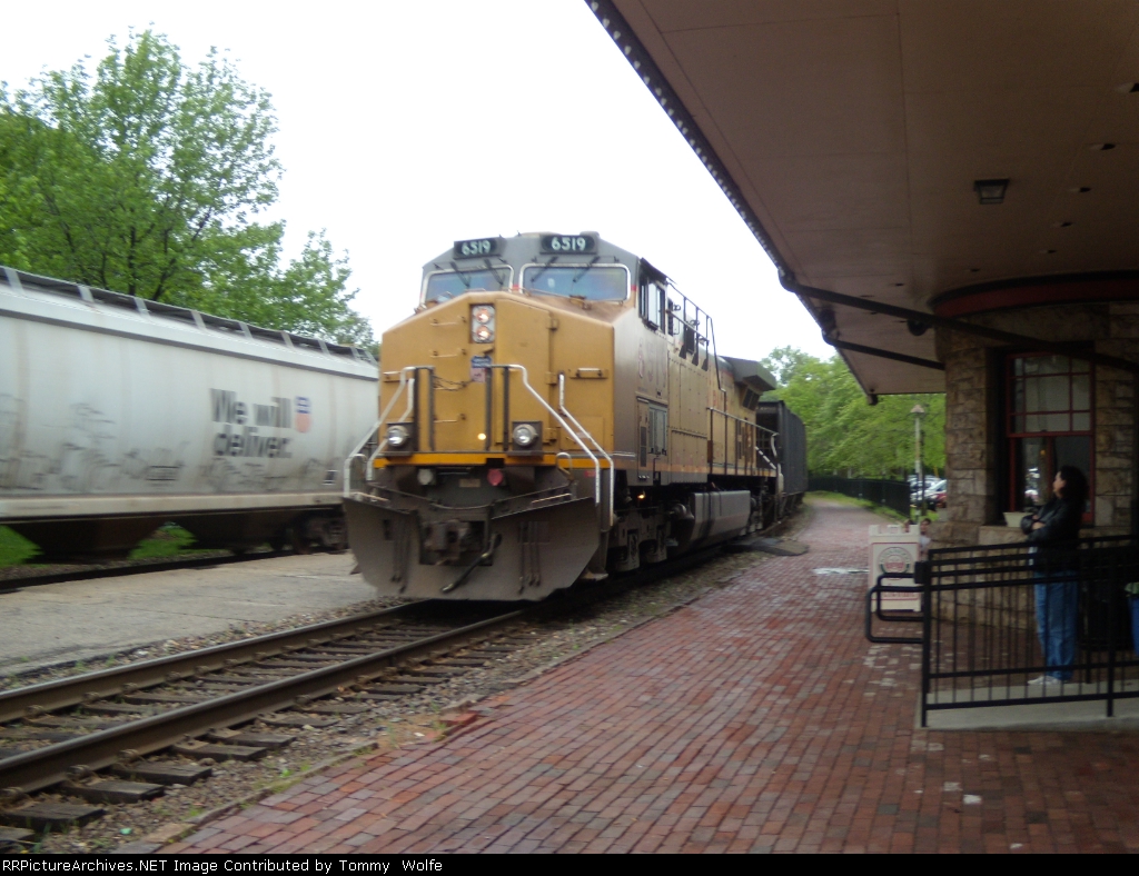 UP 6519 serves as a dpu on an empty coal train